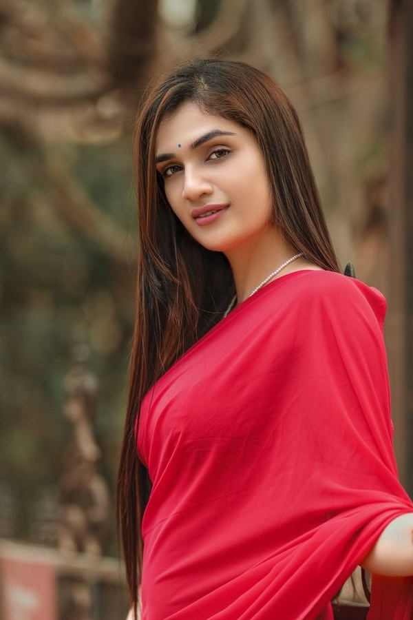 అందంగా చూపిస్తారు.. అందుకే తెలుగు సినిమాలంటే ఇష్టం: హీరోయిన్ హాసినీ సుధీర్ (ఫొటోలు) | Hasini ...